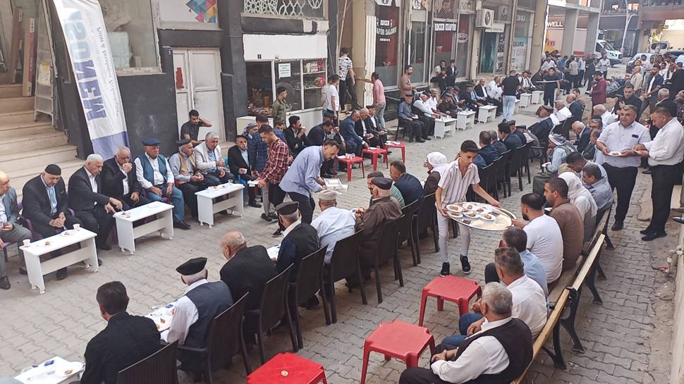 Düğün değil kız isteme! Onlarca kişi kız evine yürüdü | Ankara Masası
