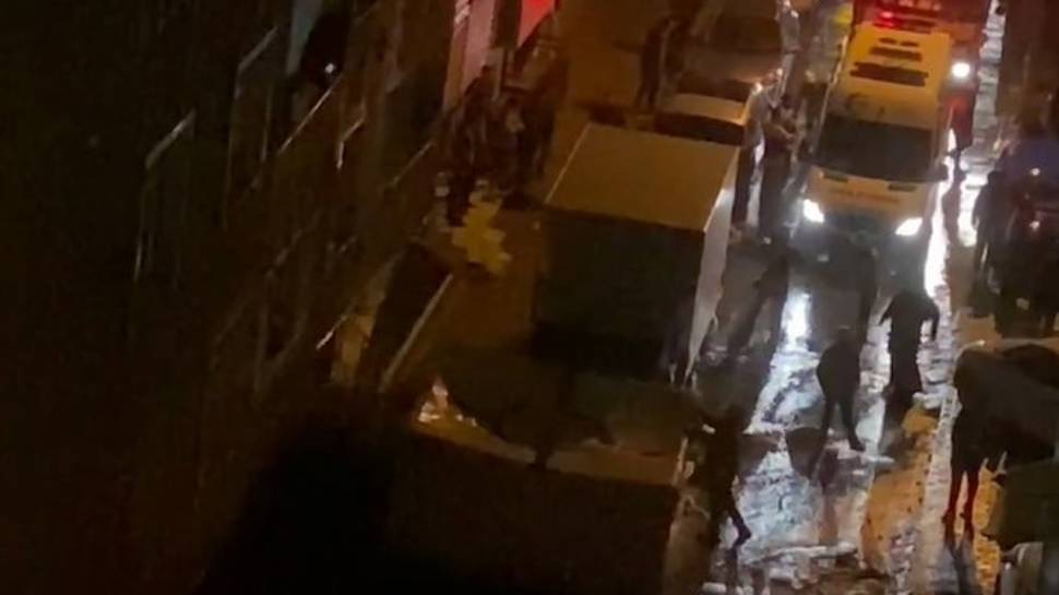 İstanbul'da cinnet getiren kadın önce annesini bıçakladı sonra sokağı ...