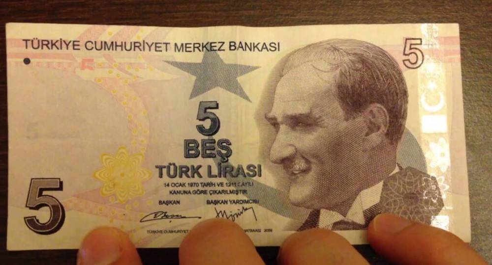 5 Tl nin Arkas nda Kim Var 5 Tl nin Arkas nda Kim Var